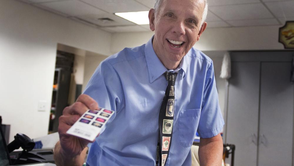 'Mike the Mailman' to receive honorary medal from Lion's Paw Alumni Group | Penn State University